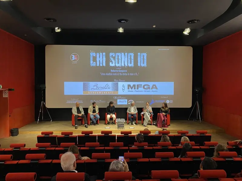 Set a Montaldo Torinese per 'Chi sono io' di Roberto Gasparro | Italy ...