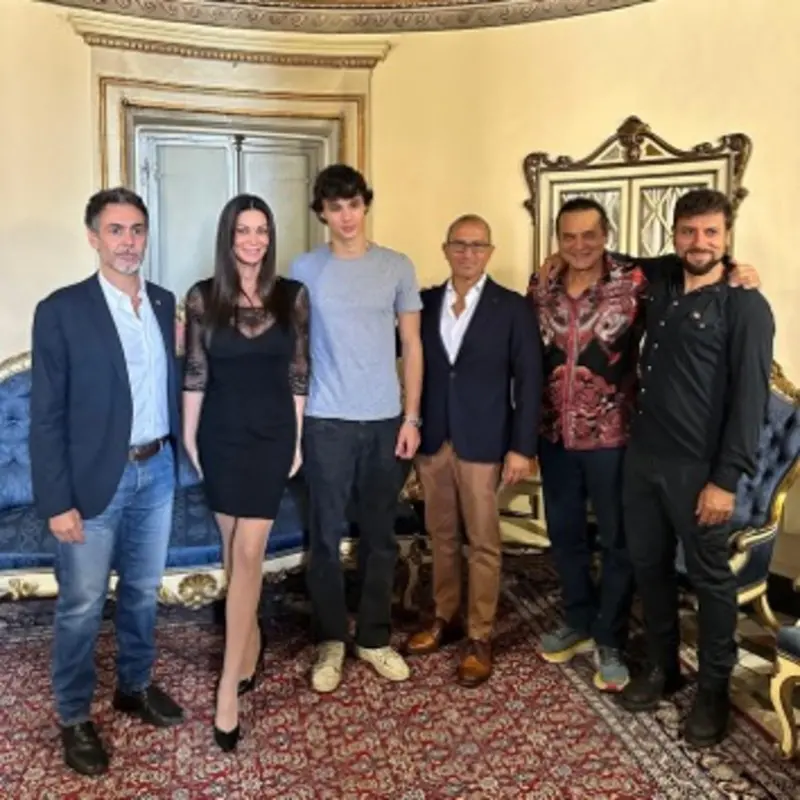 'Tradita', Manuela Arcuri torna al cinema. Set nelle Marche | Italy for ...