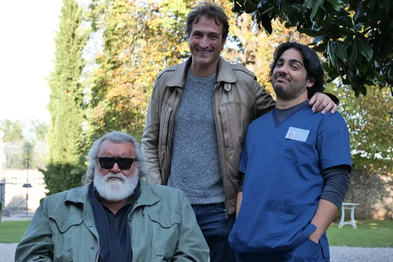 L'esordio di Max Angioni con Abatantuono in casa di riposo. Set in Friuli e Puglia | Italy for ...